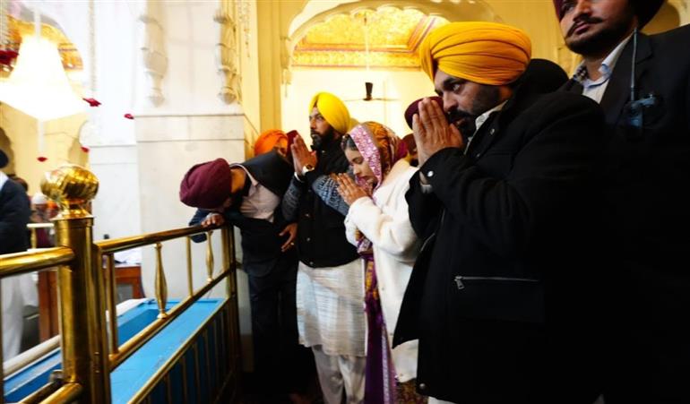 CM Pays Obeisance At Gurudwara Sri Fatehgarh Sahib During The Second Day Of Shaheedi Jor Mel To ...