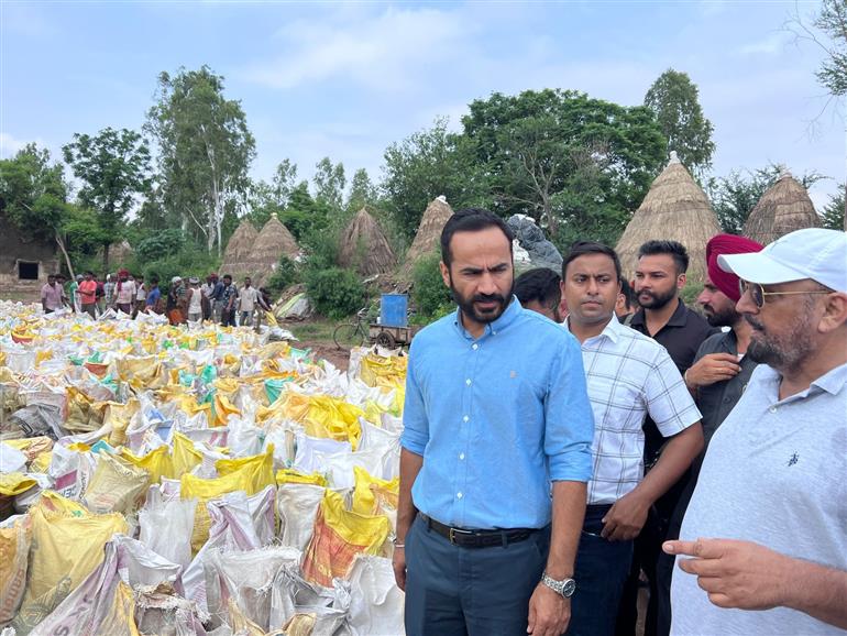 Meet Hayer visits Ghaggar River at Tiwana and Amalala villages