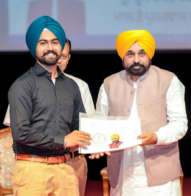 CM ANNOUNCES MORE THAN THREEFOLD HIKE IN TRAINING ALLOWANCE OF PATWARIS