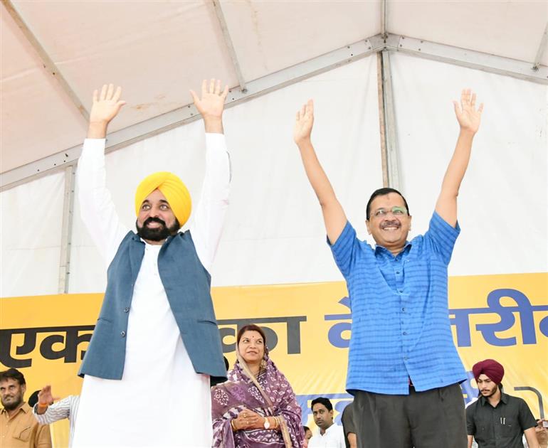Delhi CM Arvind Kejriwal and Punjab CM Bhagwant Mann address a mega ... Delhi CM Arvind Kejriwal and Punjab CM Bhagwant Mann address a mega ...