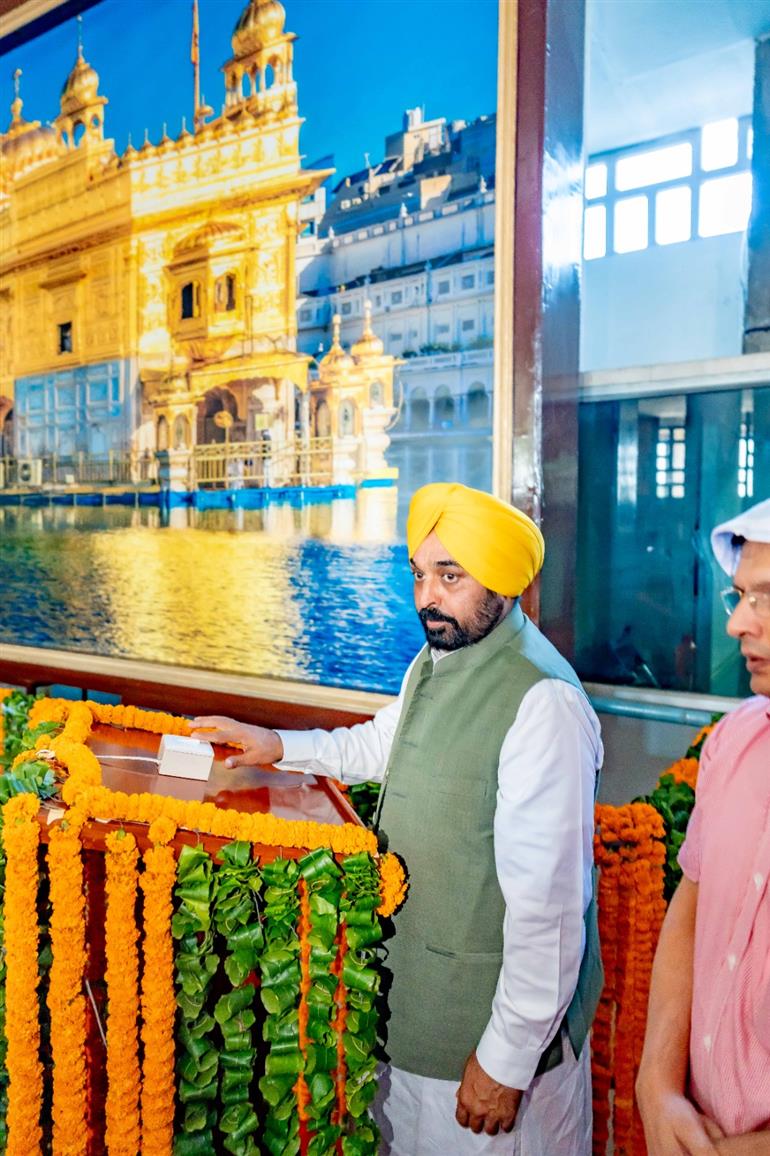 CM UNVEILS NEW PICTURE OF SRI HARMANDIR SAHIB INSTALLED AT PUNJAB CIVIL ...