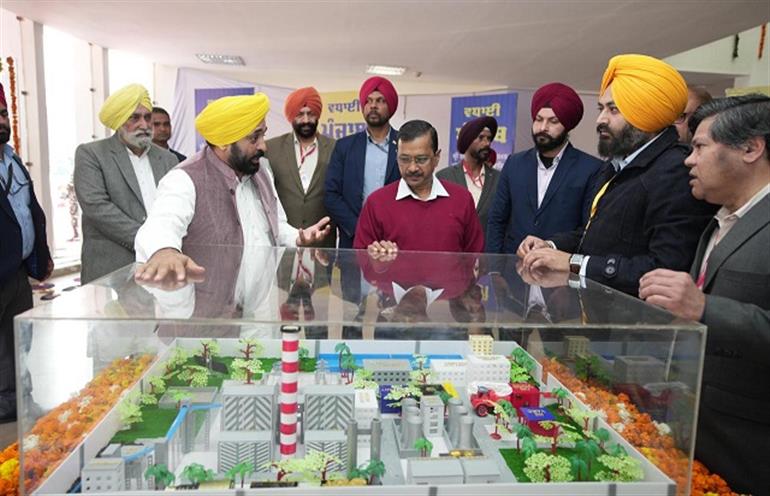 Punjab creates new history as Bhagwant Mann and Arvind Kejriwal ... Punjab creates new history as Bhagwant Mann and Arvind Kejriwal ...