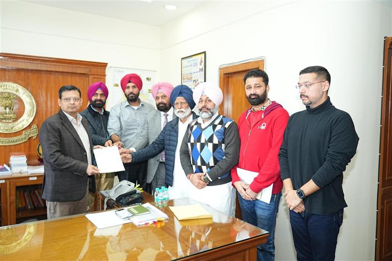 Punjab Congress demands FIR against Haryana home minister Anil Vij for ... Punjab Congress demands FIR against Haryana home minister Anil Vij for ...